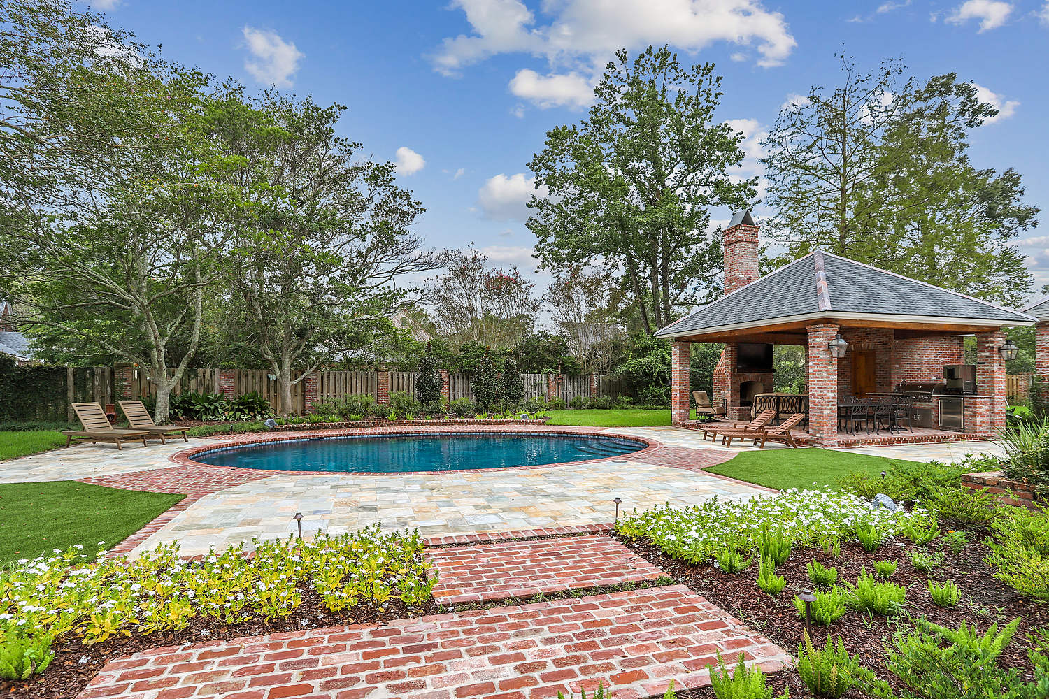 White Quartzite Pool in Baton Rouge | Baton Rouge Custom Pools